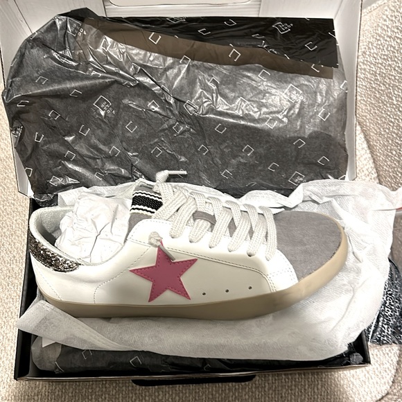 ShuShop | Shoes | New Shu Shop Paris Light Gray Low Top Sneaker With ...